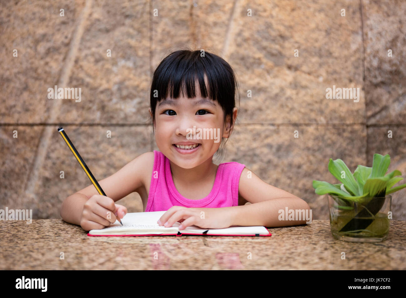 Asian children drawing hi-res stock photography and images - Alamy