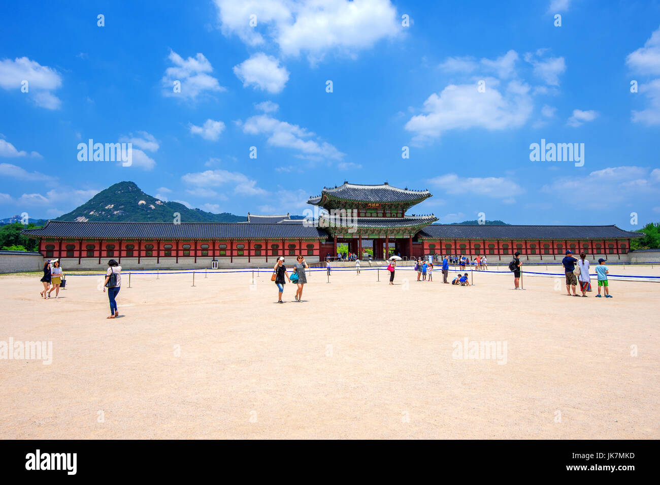 SEOUL, SOUTH KOREA - JUNE 28: Soldier with traditional Joseon dynasty ...