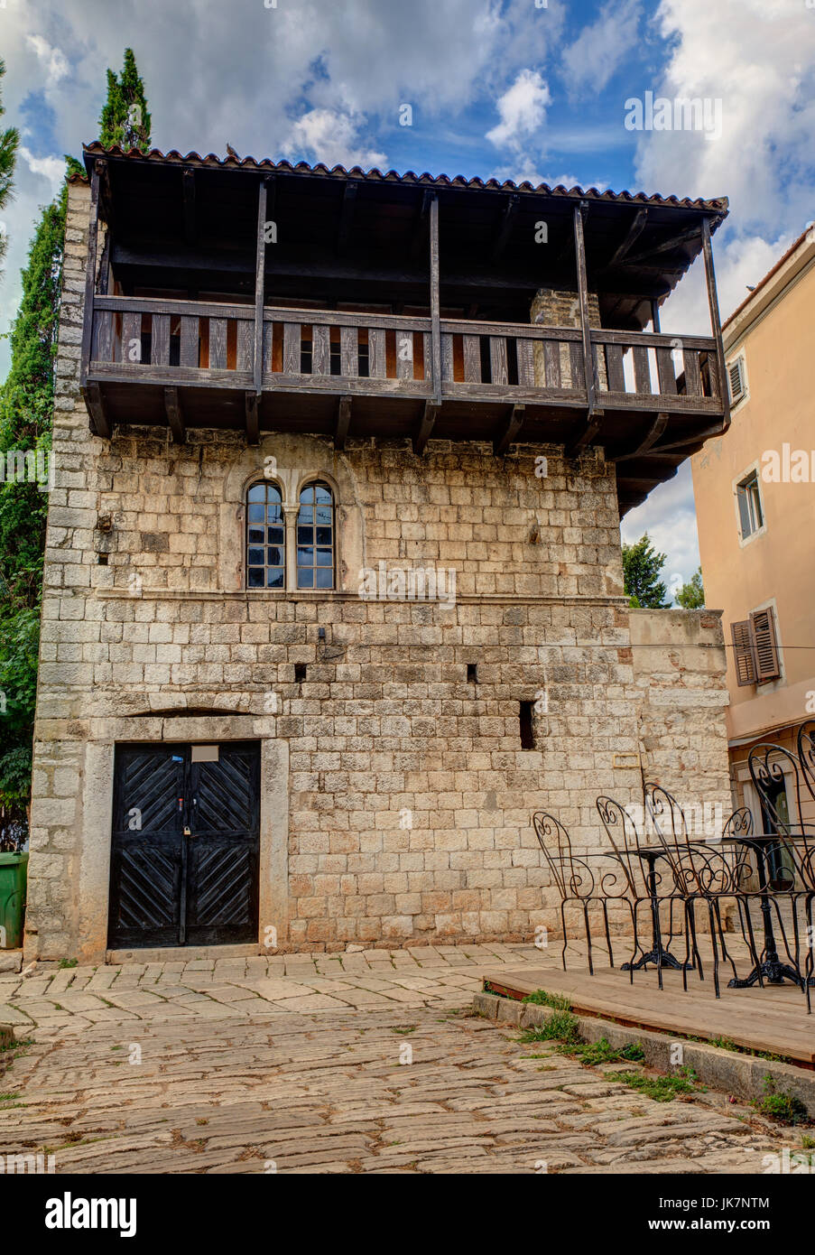 Romanesque house hi-res stock photography and images - Alamy