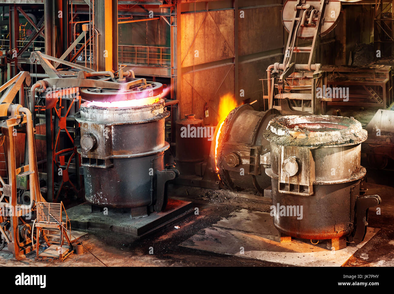 Steel ladle hi-res stock photography and images - Alamy