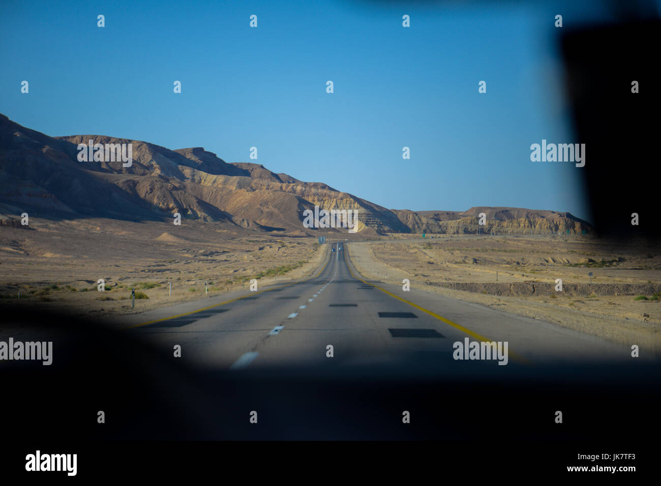 road in desert with mountains view Stock Photo - Alamy