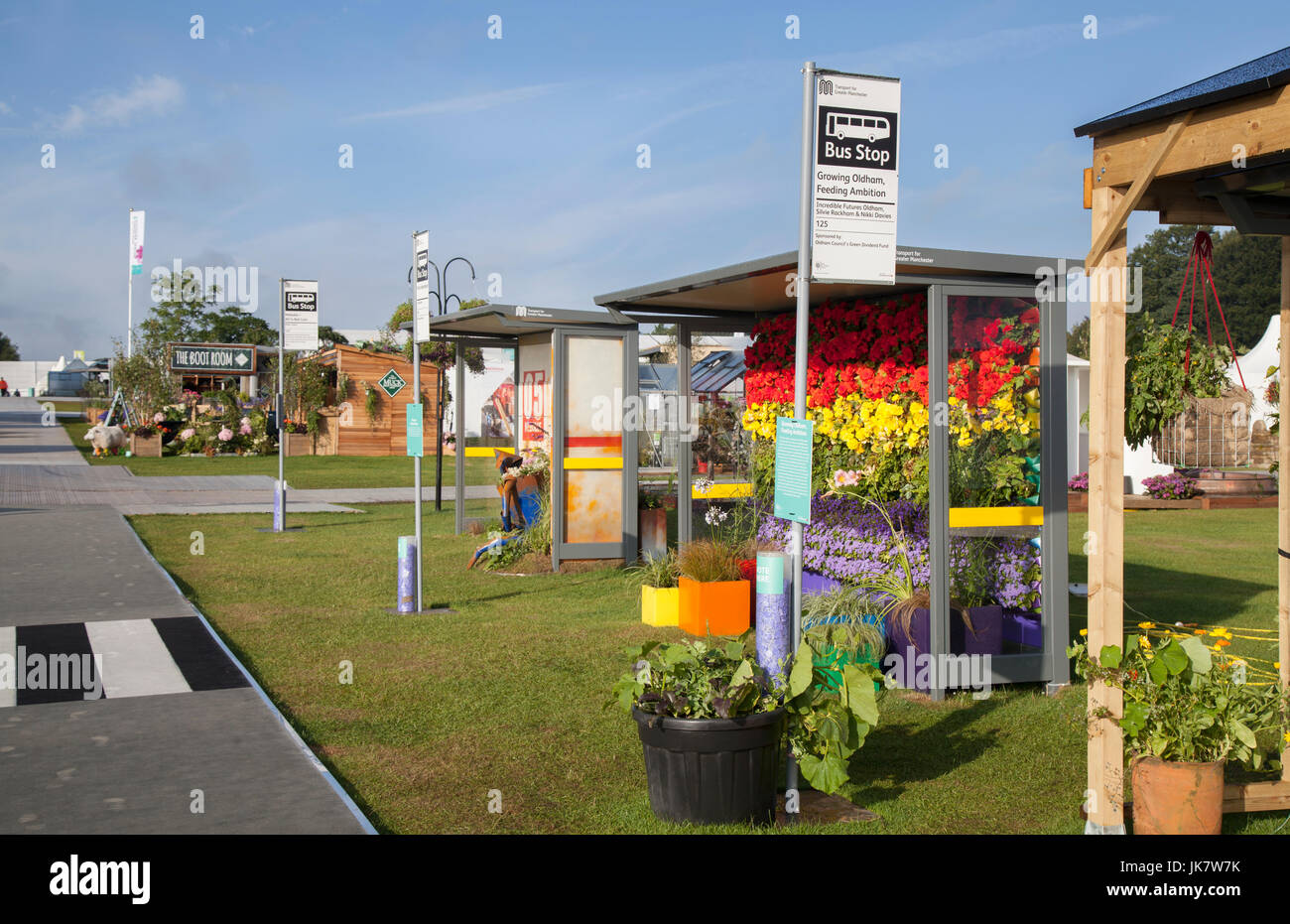 Bus shelters hi-res stock photography and images - Alamy