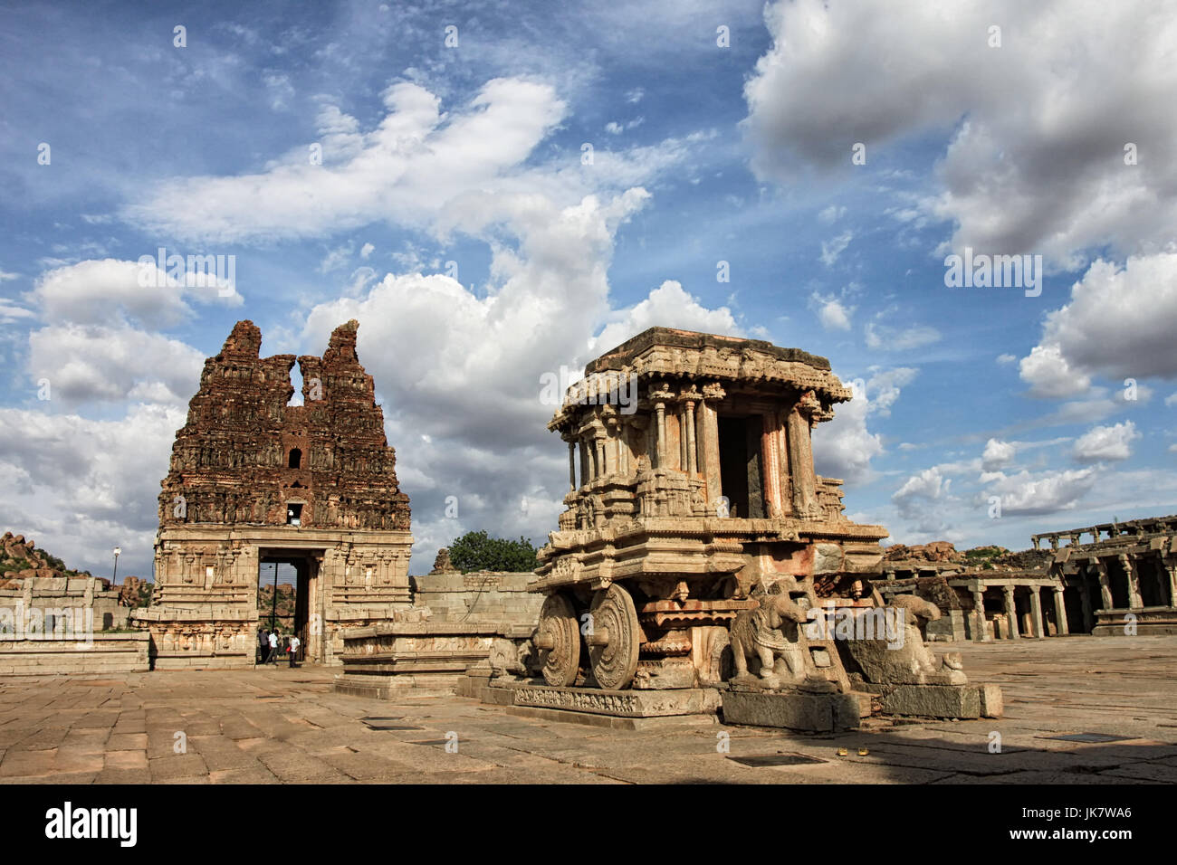 Stone wheel chariot hi-res stock photography and images - Alamy