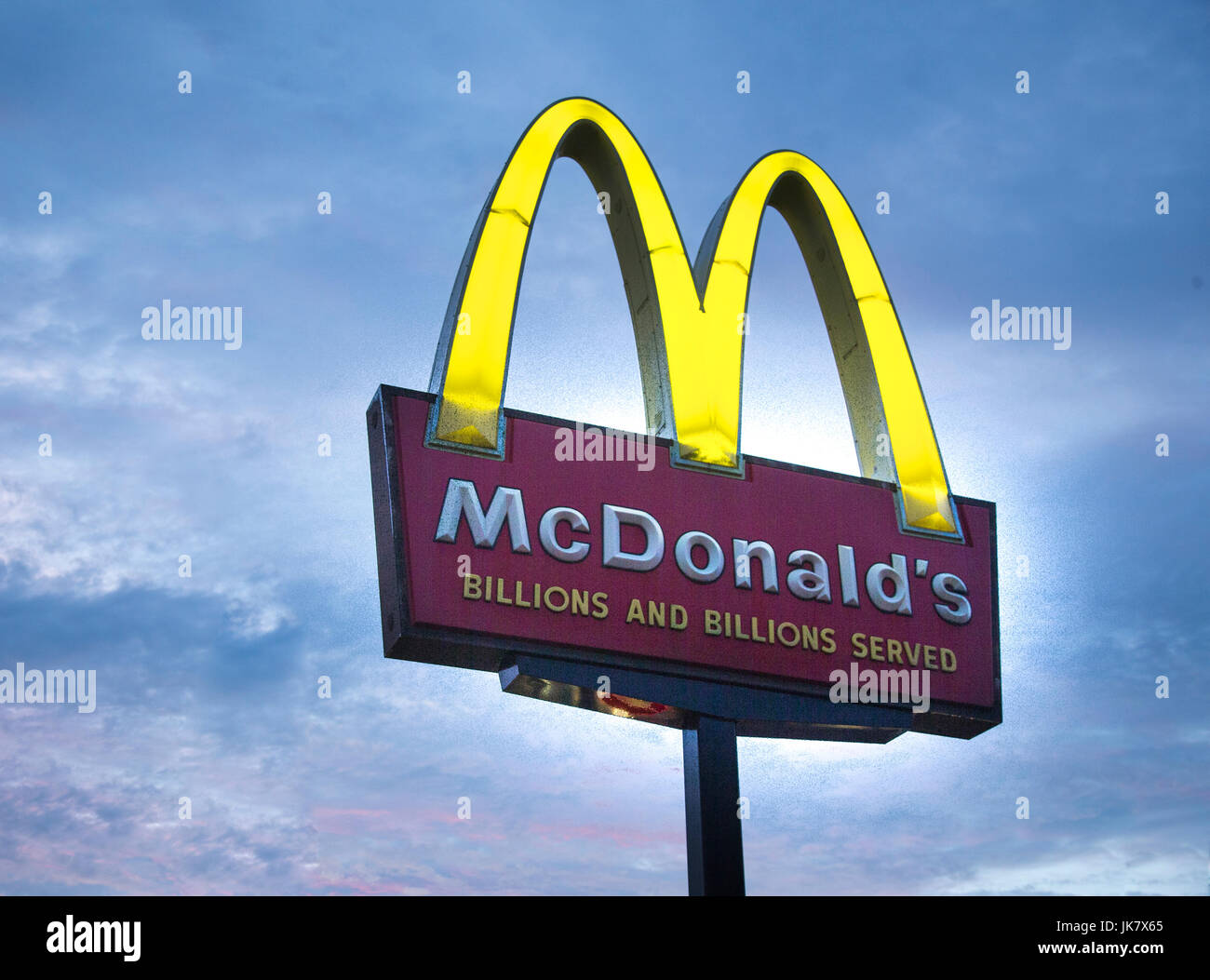 Mcdonalds sign in new hi-res stock photography and images - Alamy