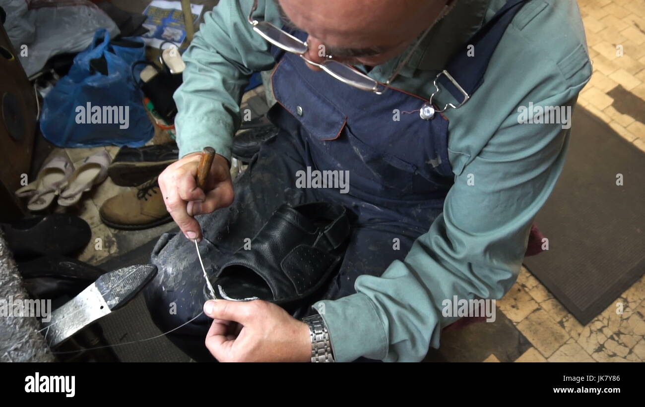 Shoe sizing hi-res stock photography and images - Alamy