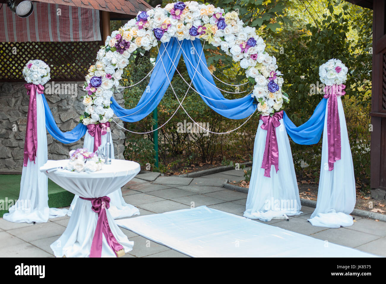 Outdoor wedding arch with table, wedding decoration Stock Photo - Alamy