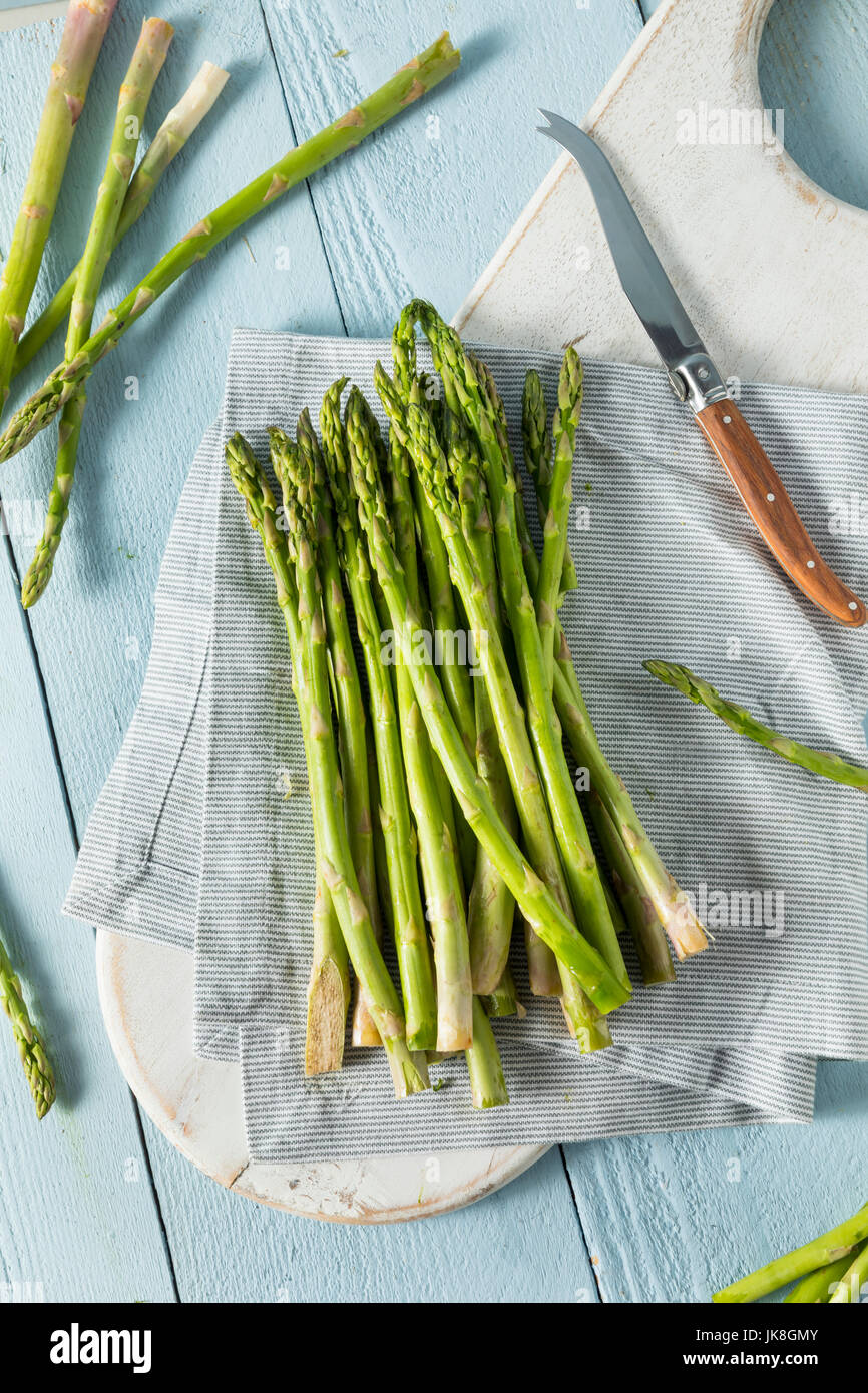 Raw Green Organic Asparagus Spears REady to Cook Stock Photo - Alamy