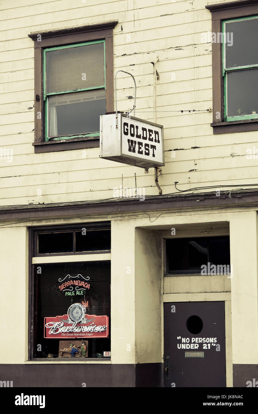 USA, California, Northern California, North Coast, Fort Bragg, bar sign ...