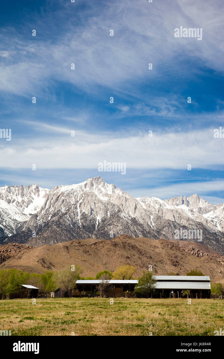 USA, California, Eastern Sierra Nevada Area, Lone Pine, mountain ...