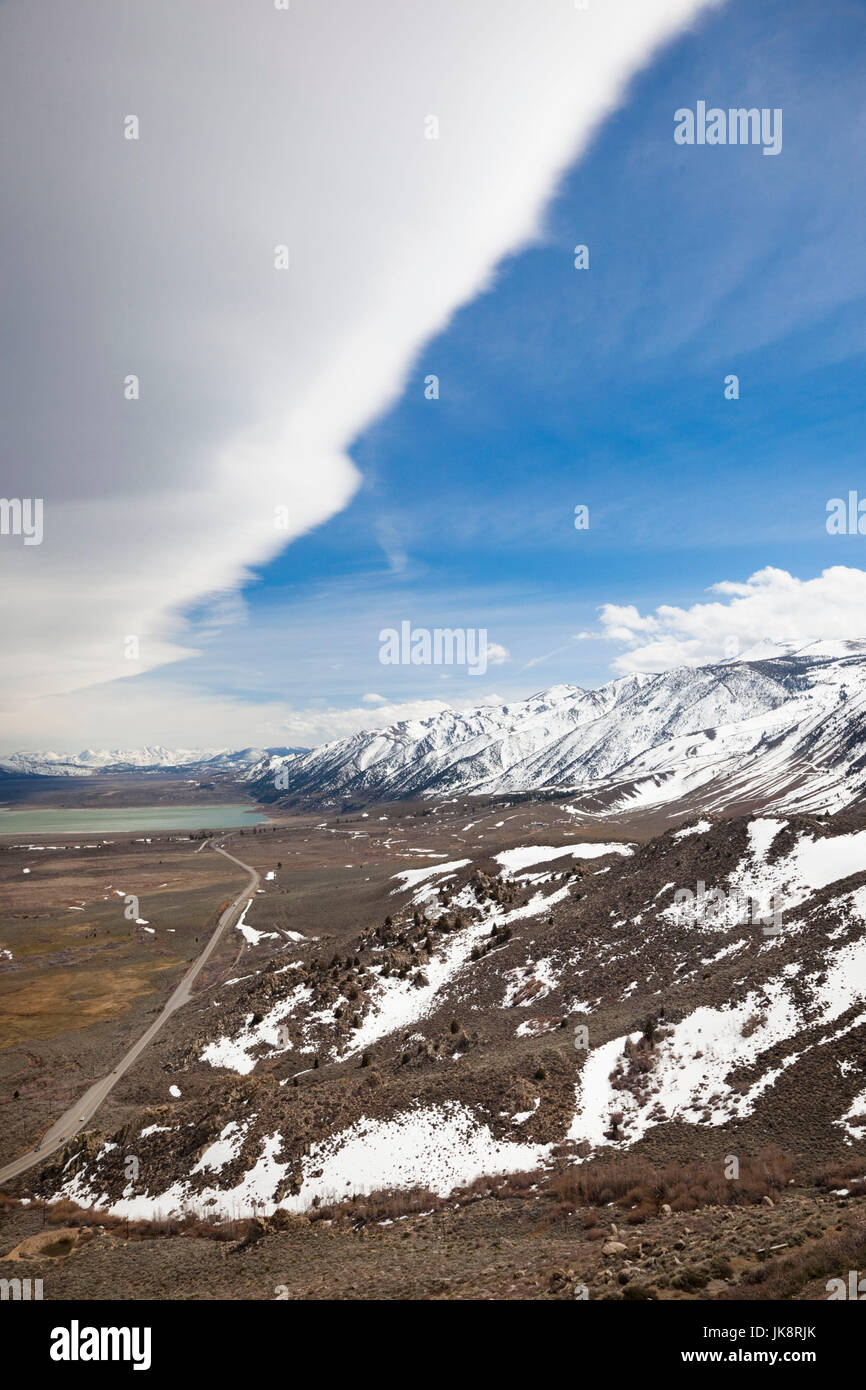 USA, California, Eastern Sierra Nevada Area, Lee Vining, elevated ...