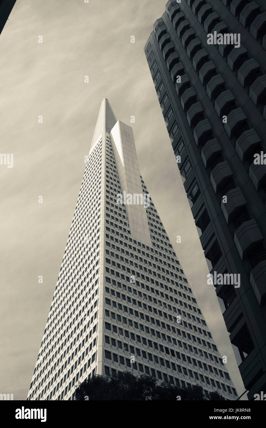 Pyramid building hi-res stock photography and images - Alamy