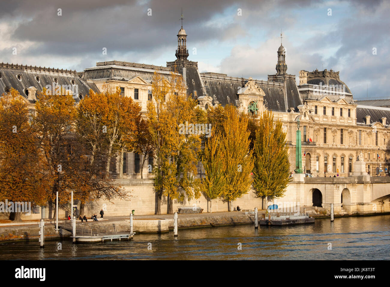 Louvre building hi-res stock photography and images - Alamy