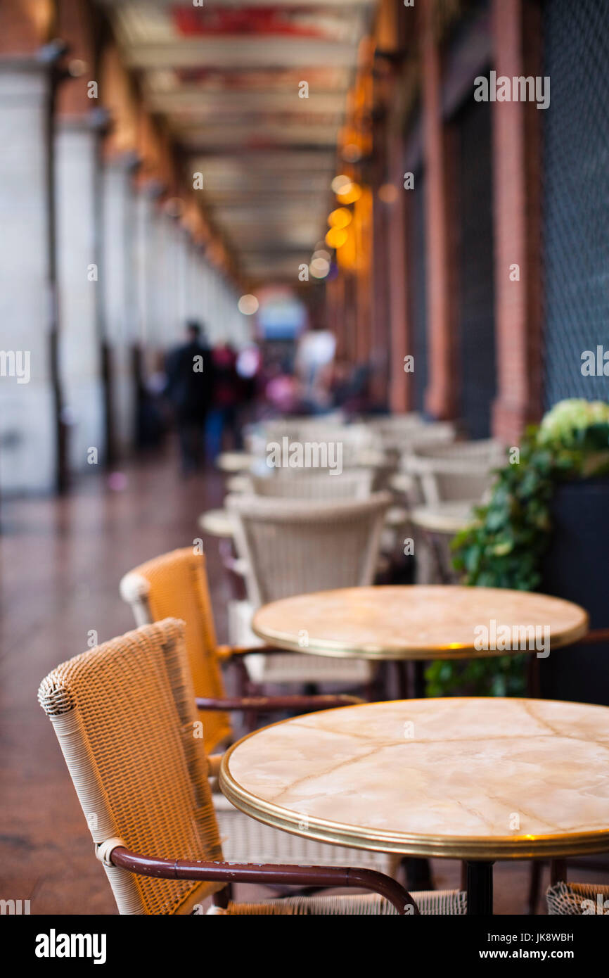 Place du capitole toulouse cafe hi-res stock photography and images - Alamy