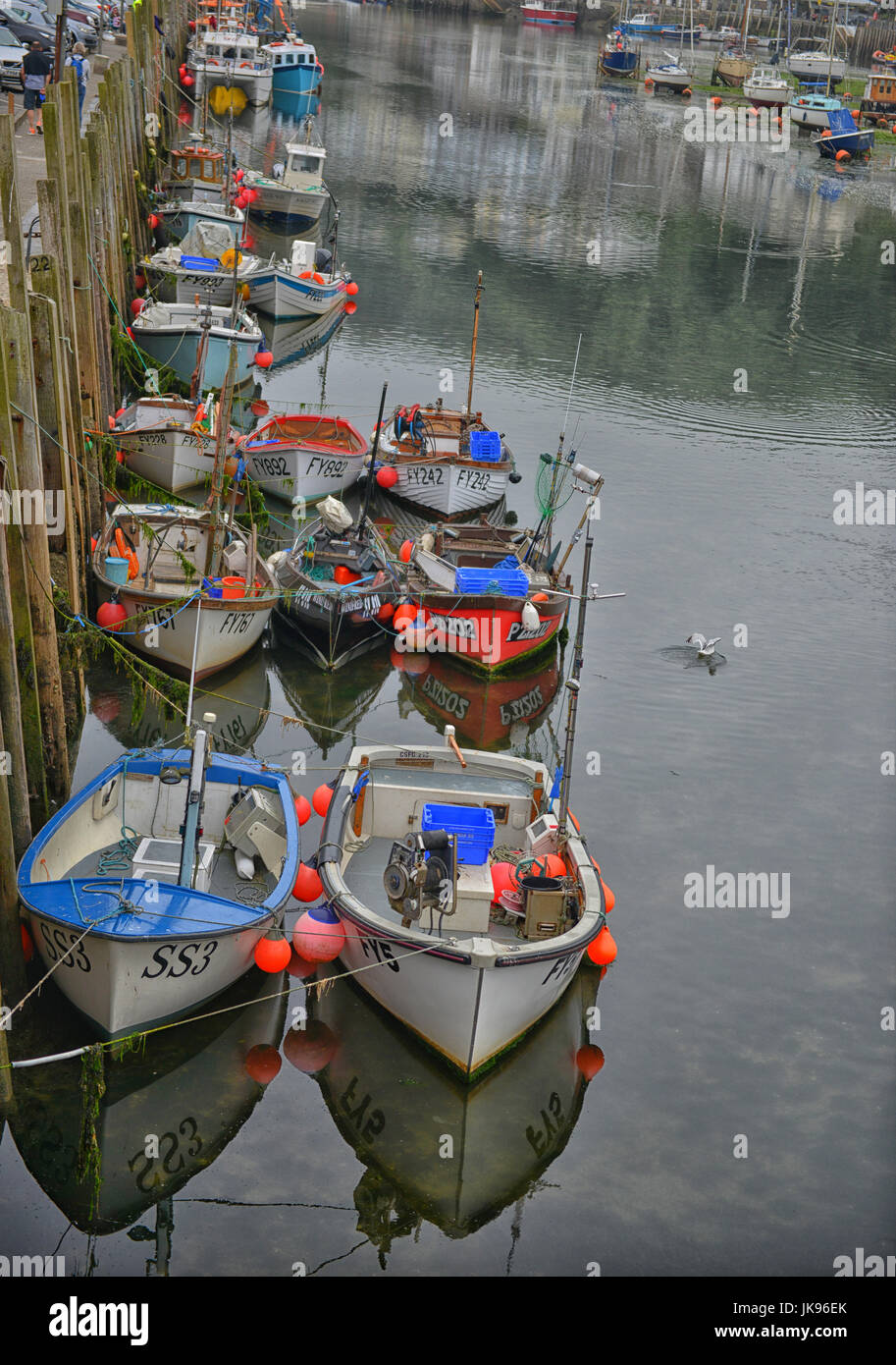 Looe harbour at night hi-res stock photography and images - Alamy