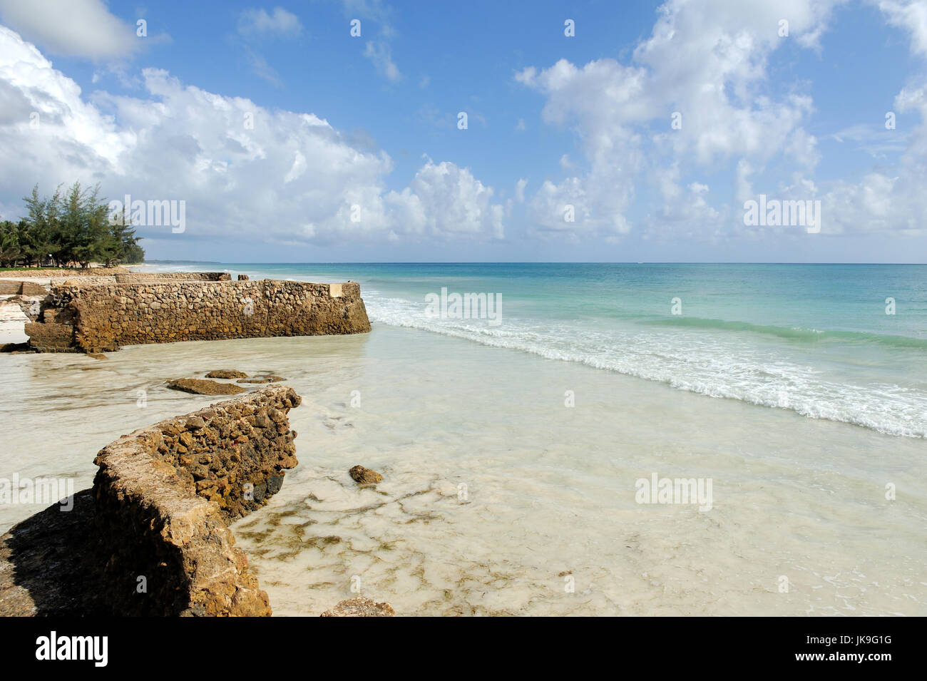 Beautiful beach and tropical ocean. Indian ocean Stock Photo - Alamy