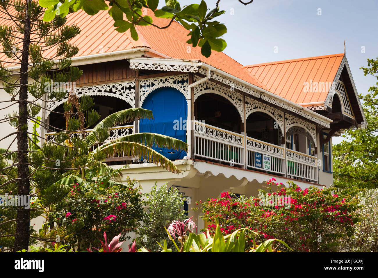 Gingerbread hotel hi-res stock photography and images - Alamy