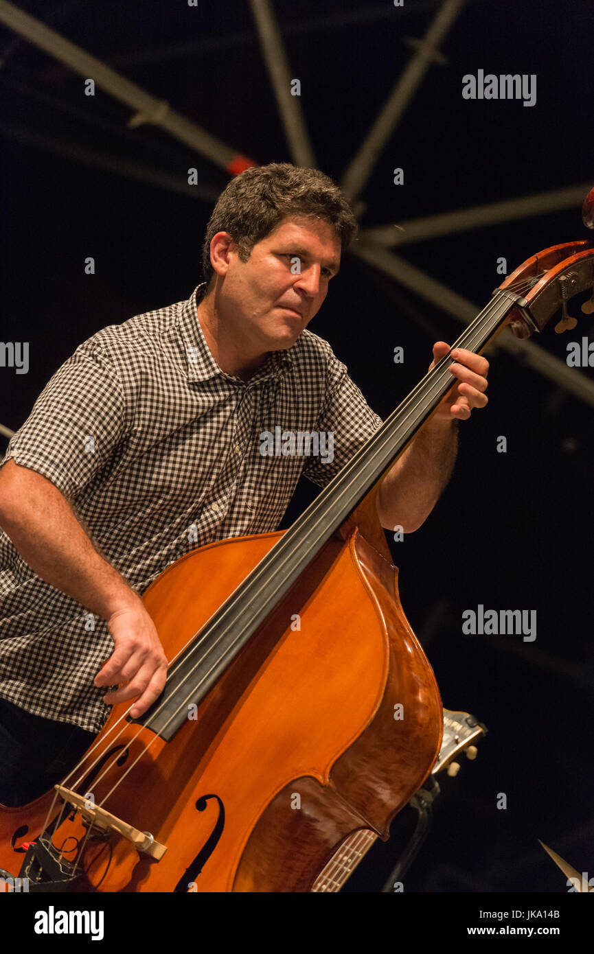 Tony sherr on bass hi-res stock photography and images - Alamy