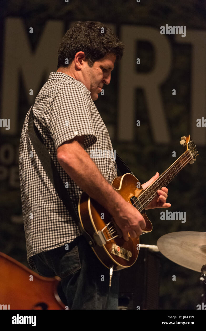 Tony sherr on bass hi-res stock photography and images - Alamy