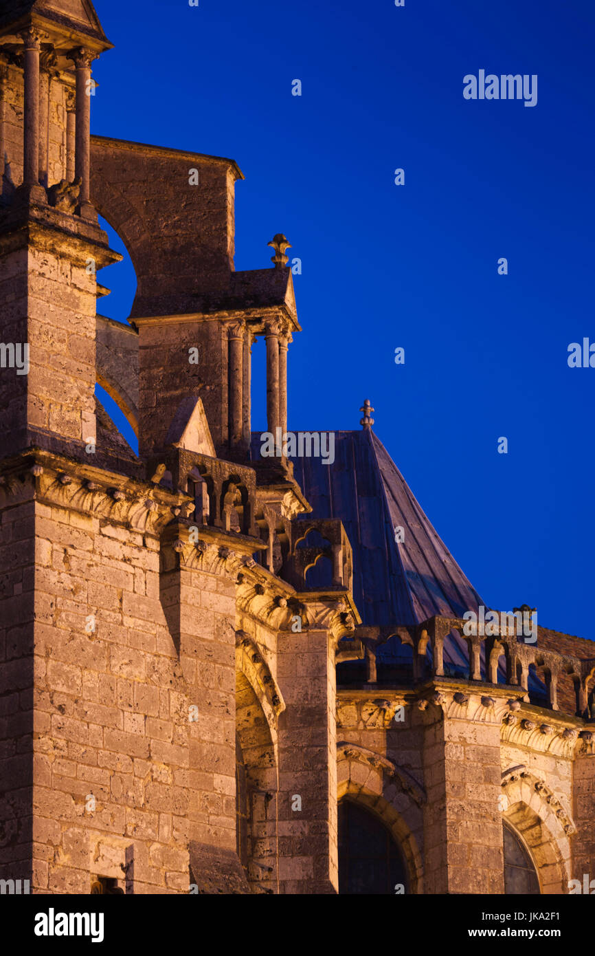 Chartres cathedral exterior hi-res stock photography and images - Alamy