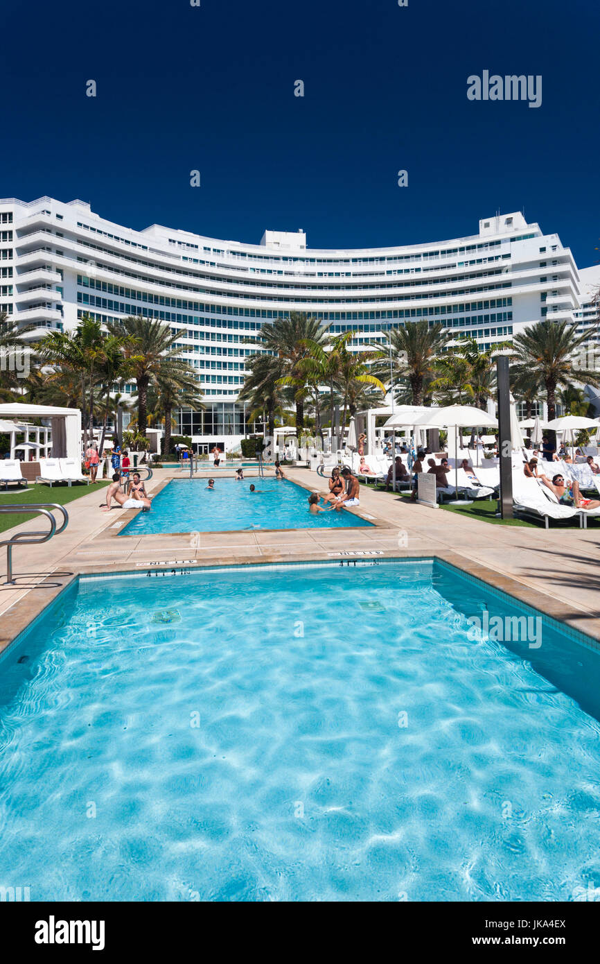 USA, Miami Beach, Fontainebleu Hotel, poolside Stock Photo - Alamy