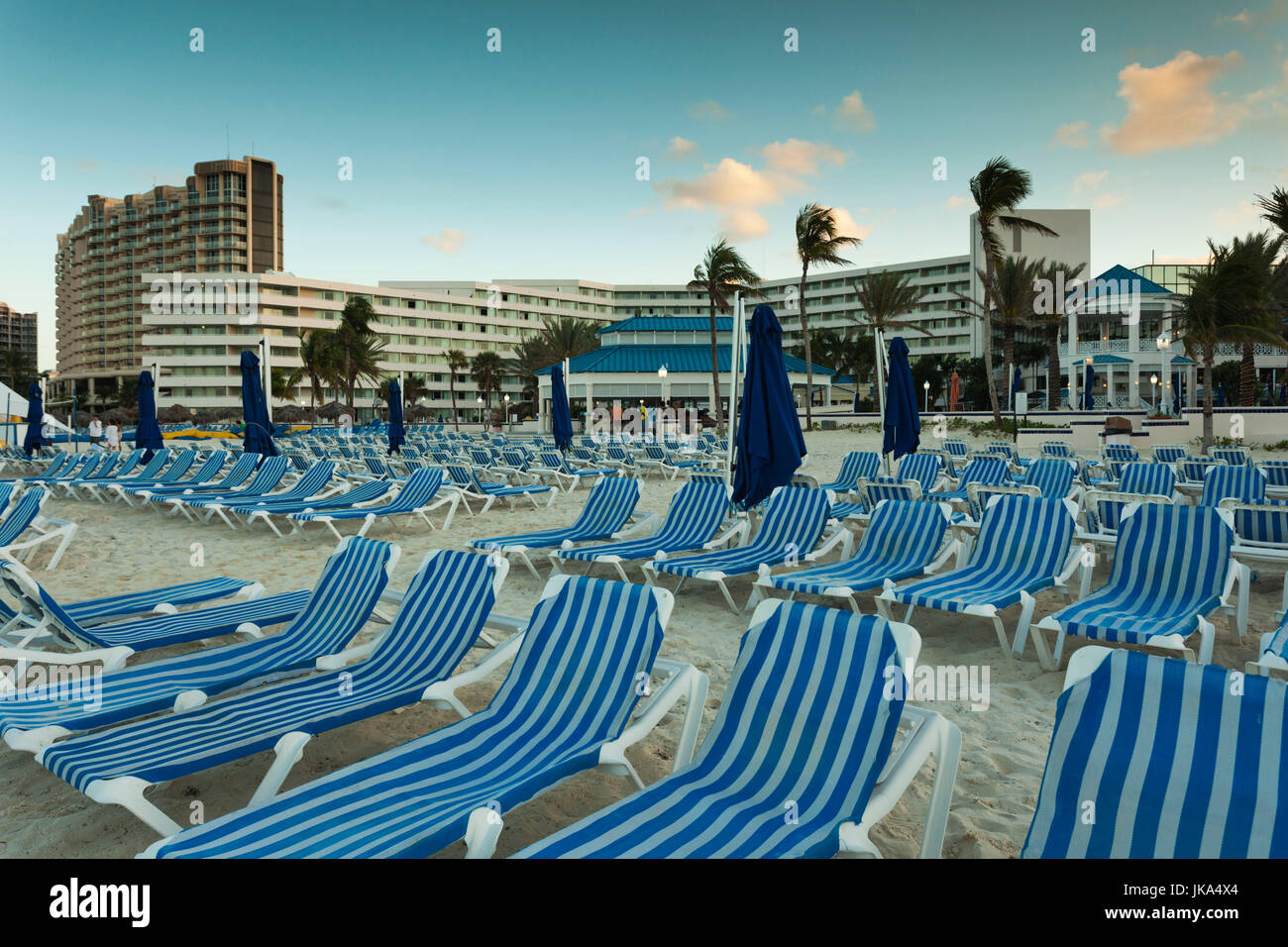 Sheraton resort buildings hi-res stock photography and images - Alamy