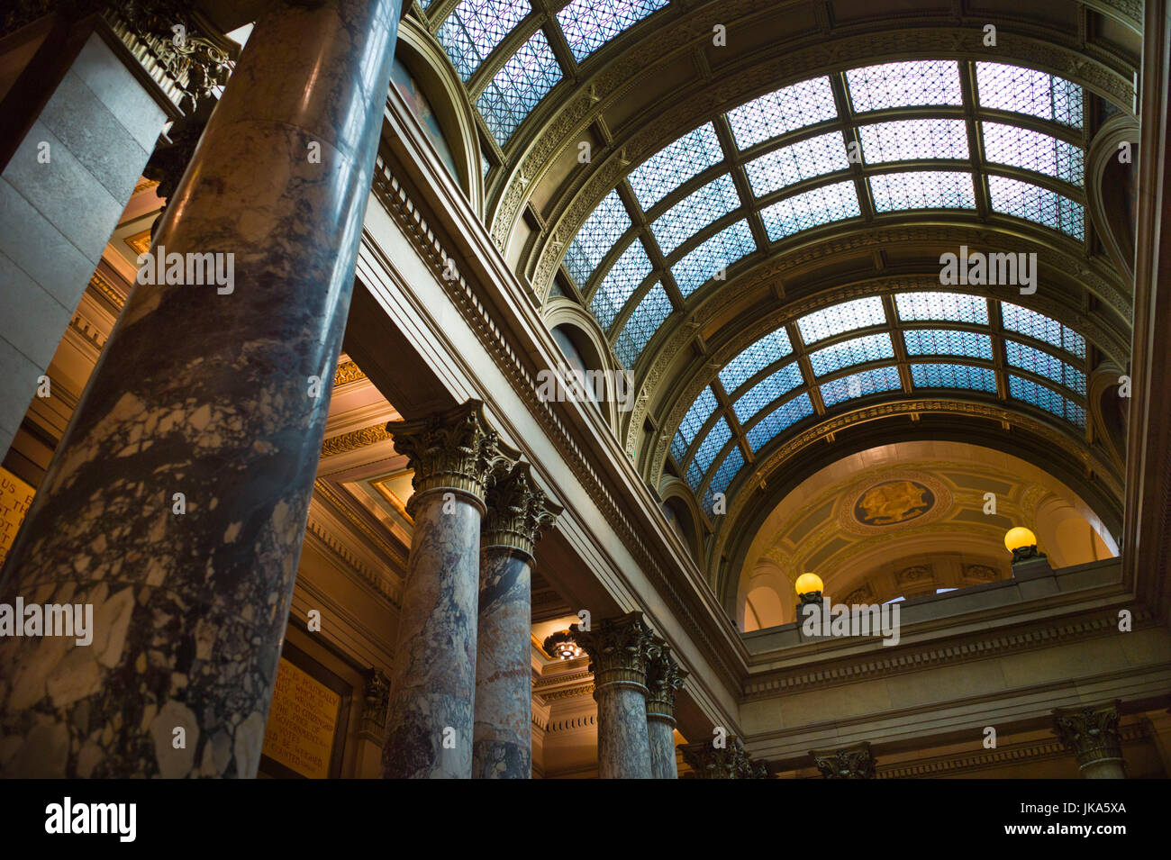 USA, Minnesota, Minneapolis, St. Paul, Minnesota State Capitol ...