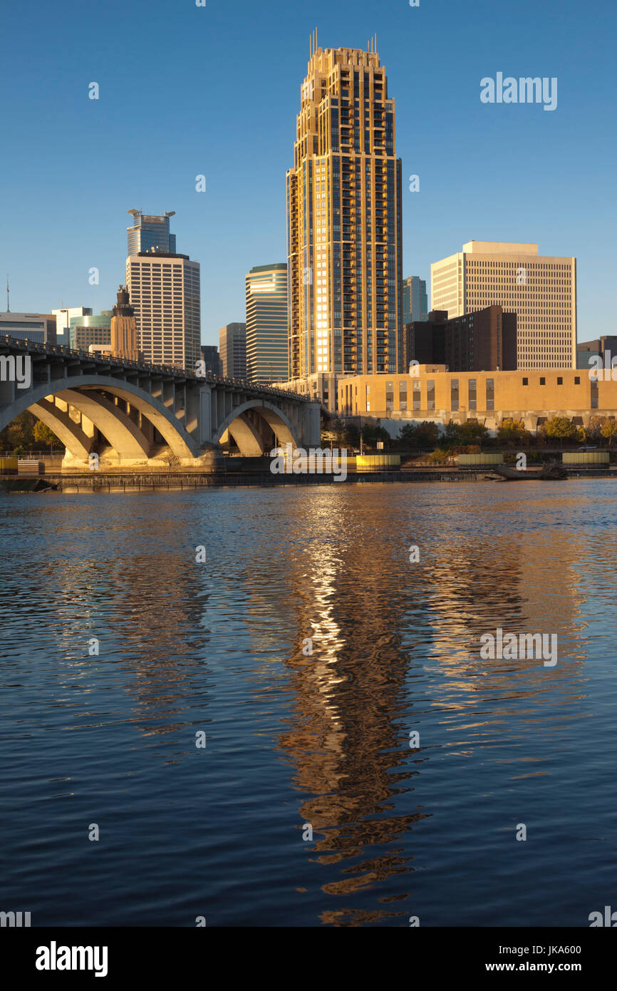 USA, Minnesota, Minneapolis, skyline with Third Avenue Bridge from ...
