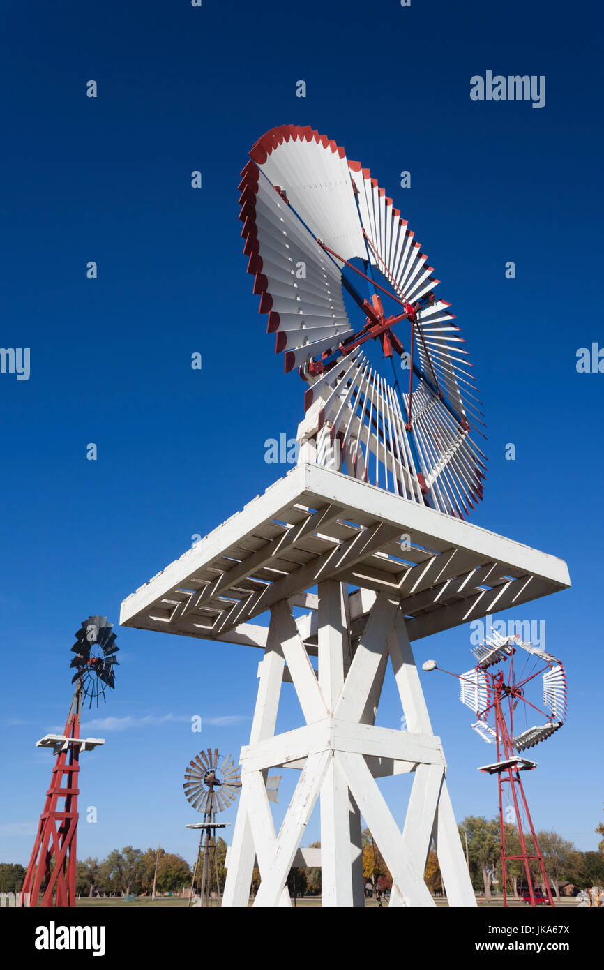 USA, Oklahoma, Elk City, vintage farm windmills Stock Photo - Alamy