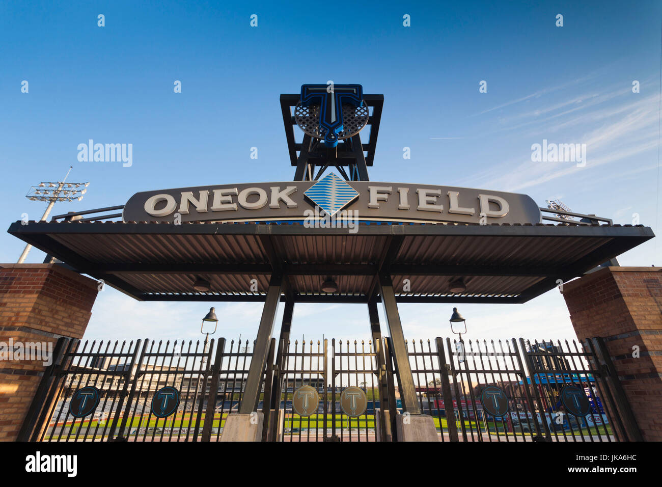 Oneok stadium hi-res stock photography and images - Alamy