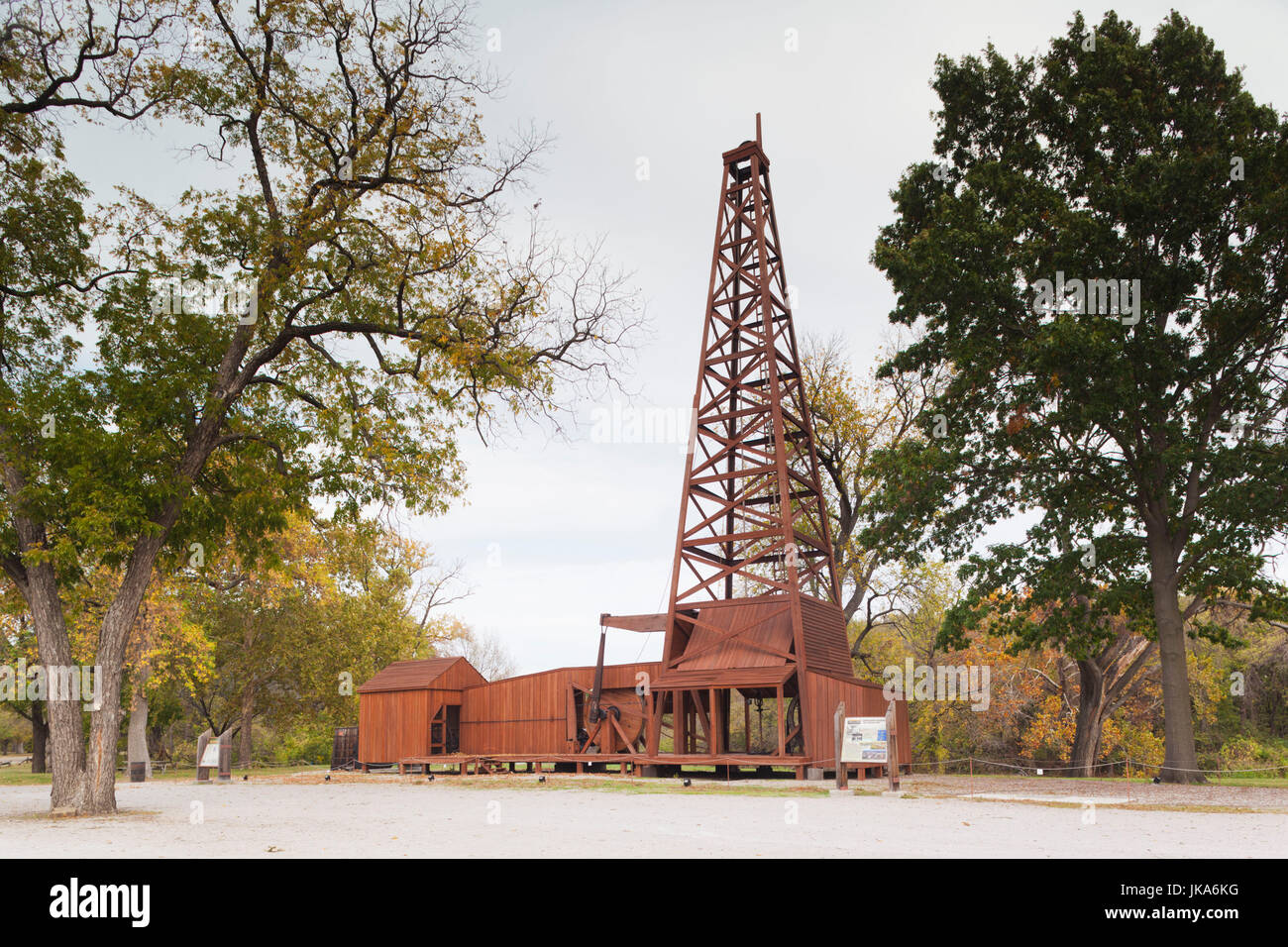 Oil drilling derrick hi-res stock photography and images - Alamy