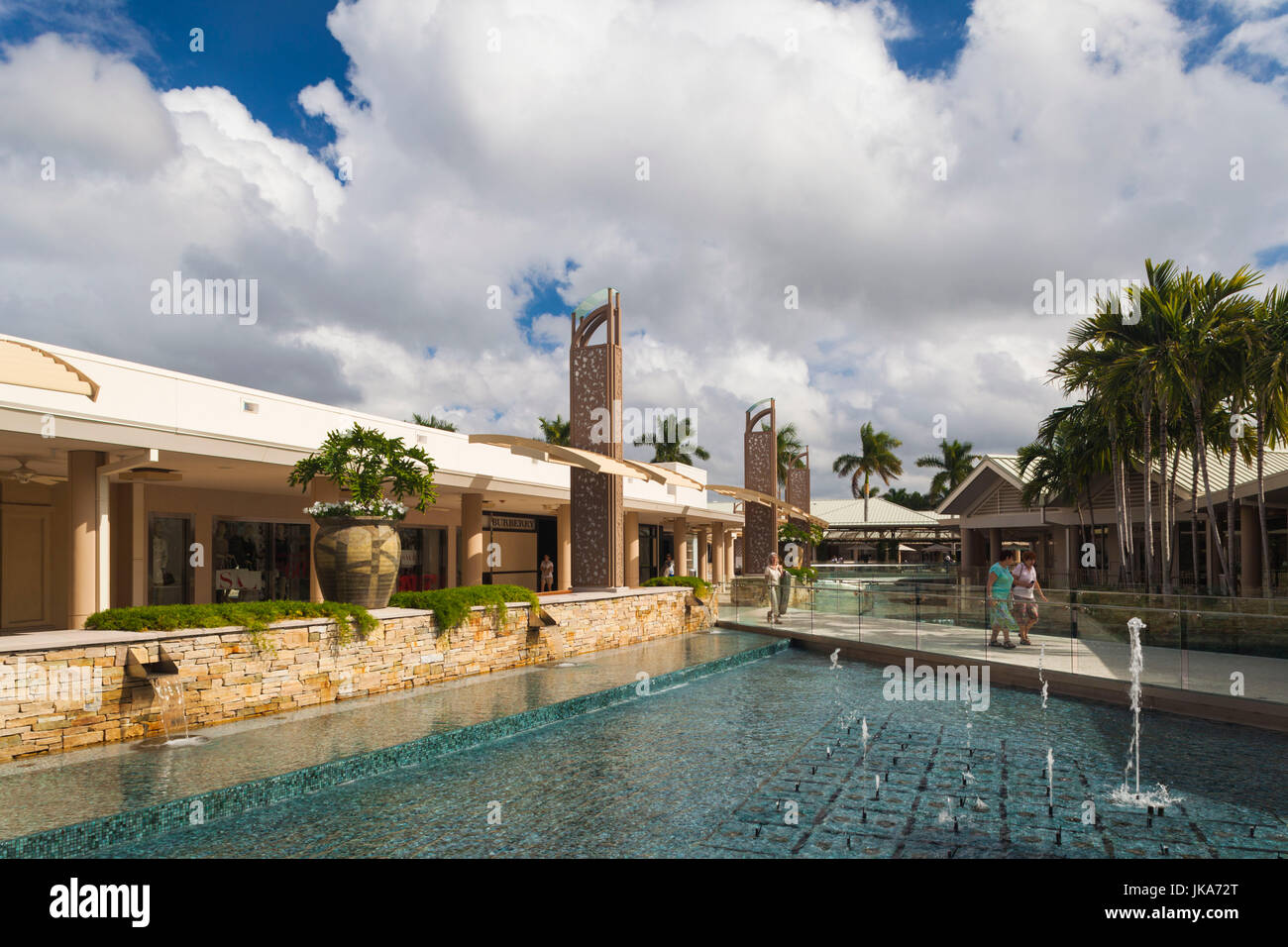 Shops of waterside hi-res stock photography and images - Alamy