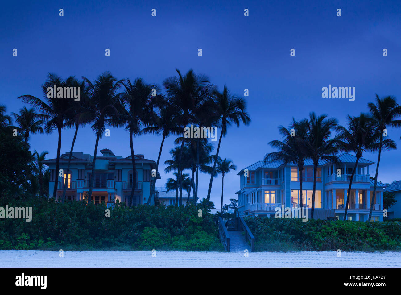 Beach front houses hi-res stock photography and images - Alamy