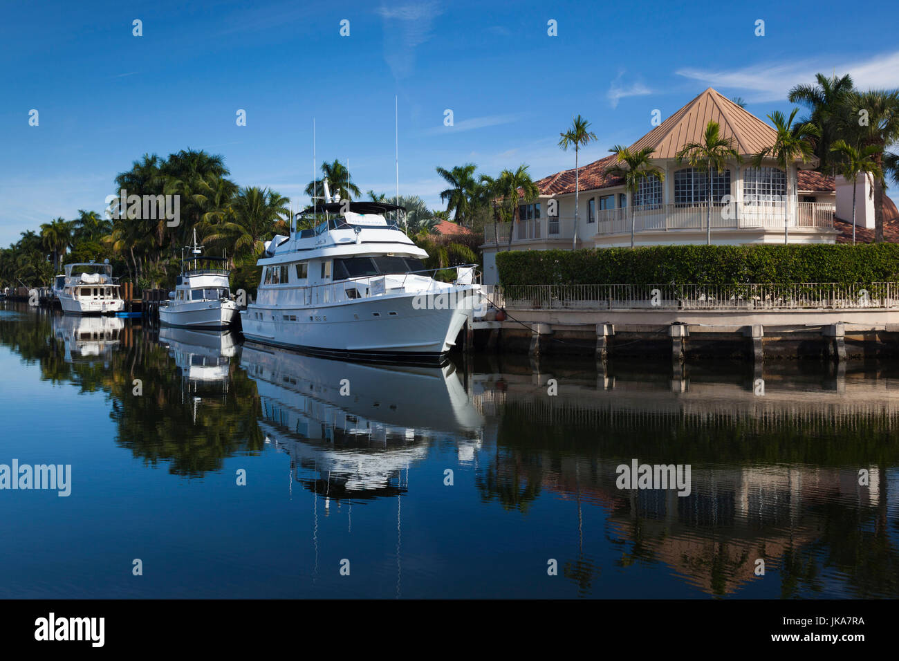 Yachts along canal off las olas boulevard hi-res stock photography and ...