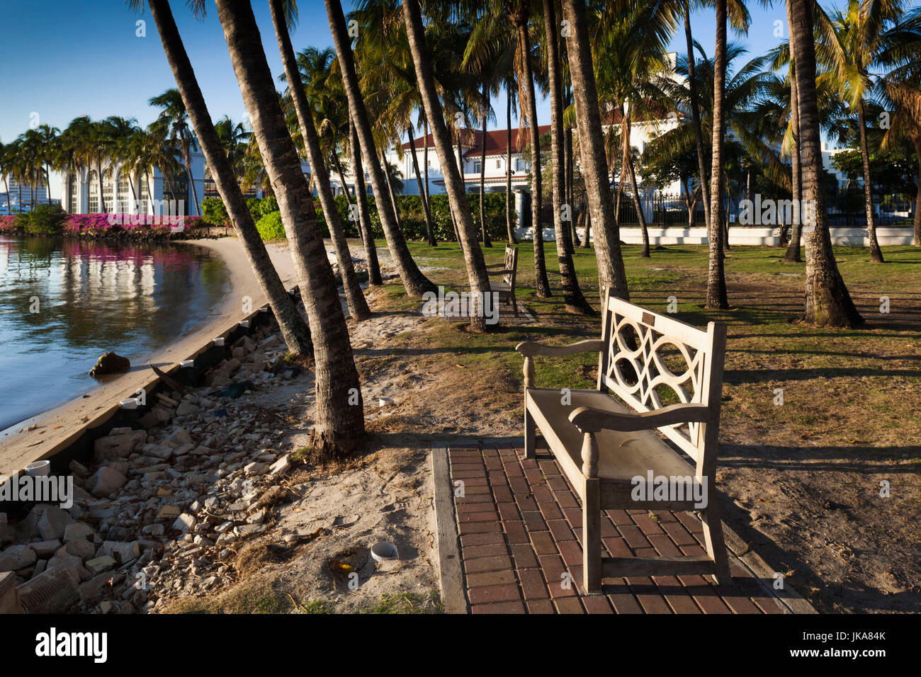 USA, Florida, Palm Beach, Palm Beach Lake Trail, bench Stock Photo - Alamy