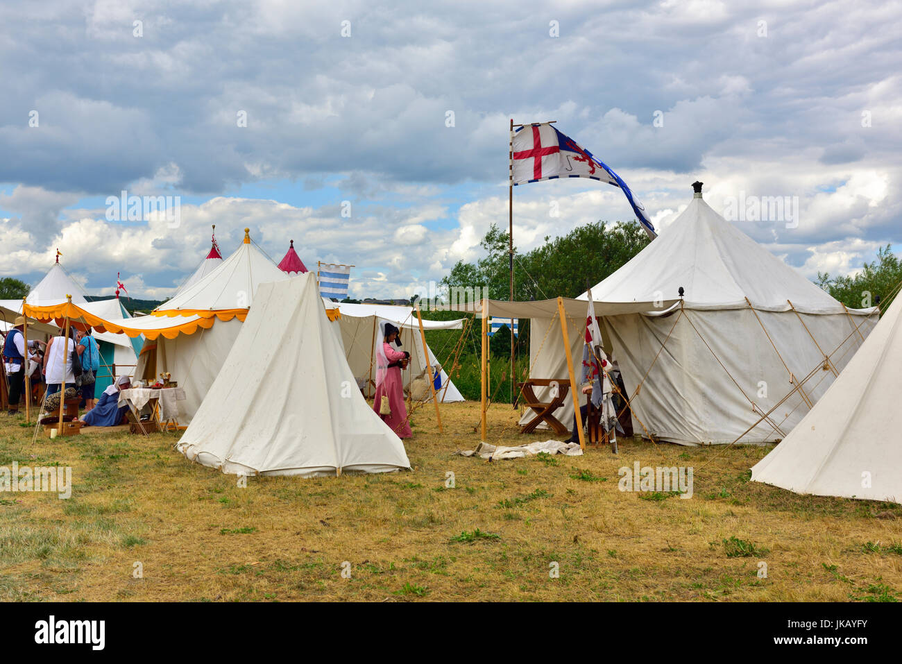 Medieval style military camp at Tewkesbury Medieval re-enactment ...