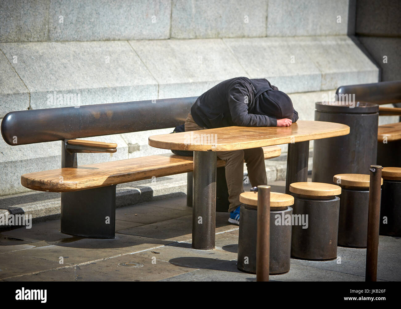 Trafalgar square bench hi-res stock photography and images - Alamy