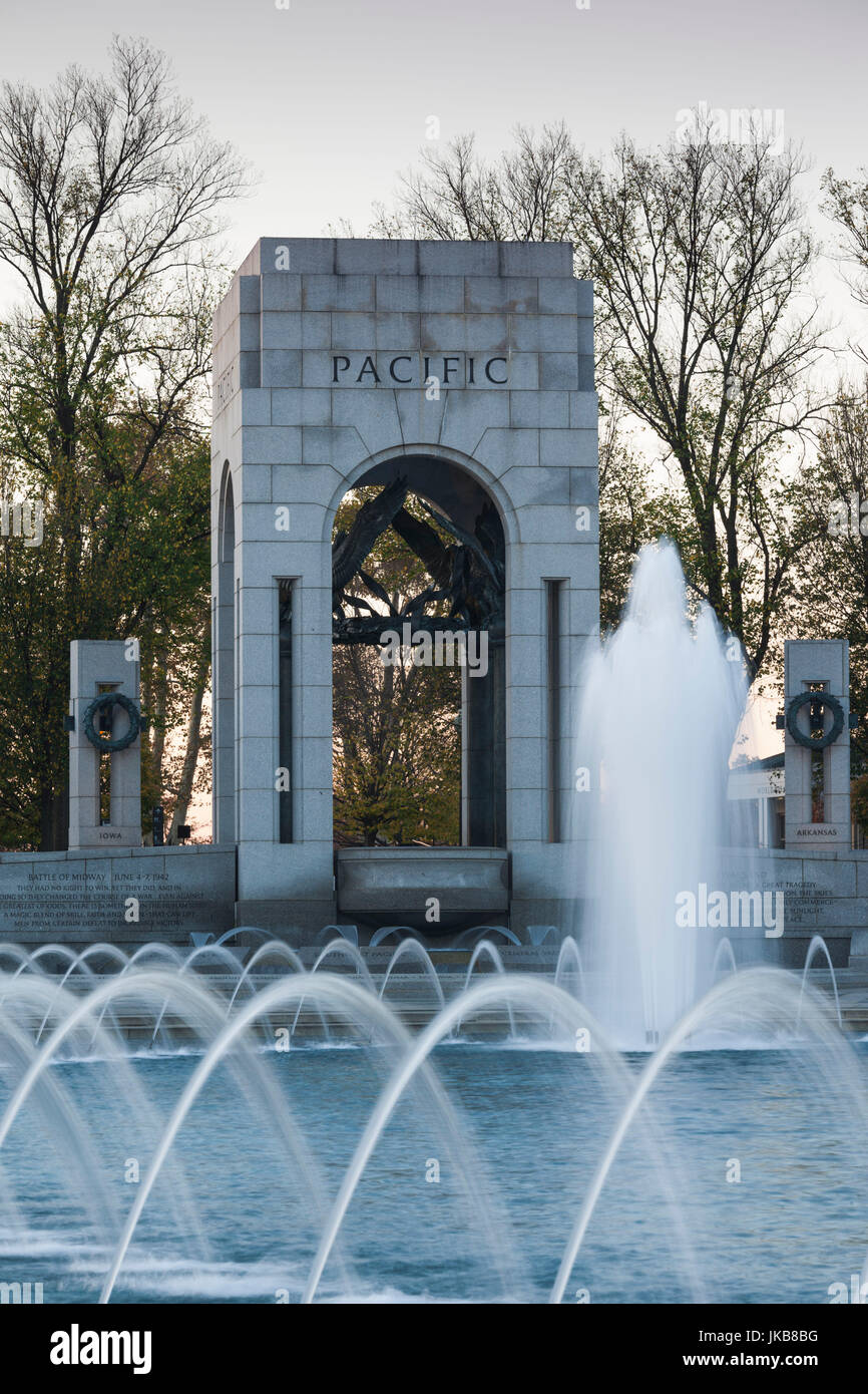 World war two memorial fountains hi-res stock photography and images ...