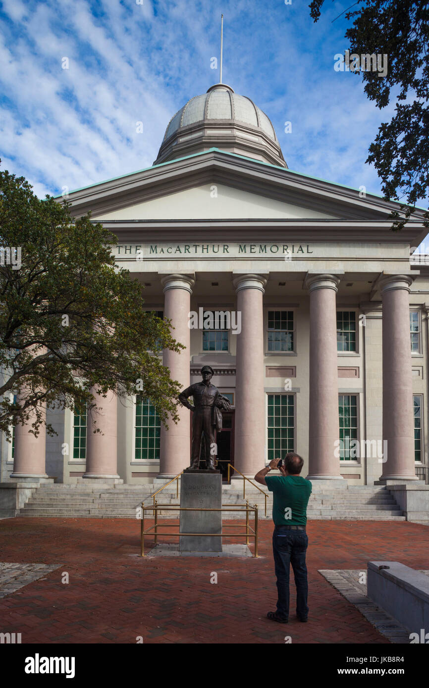 USA, Virginia, Norfolk, MacArthur Memorial, memorial to US General Douglas MacArthur and statue ...