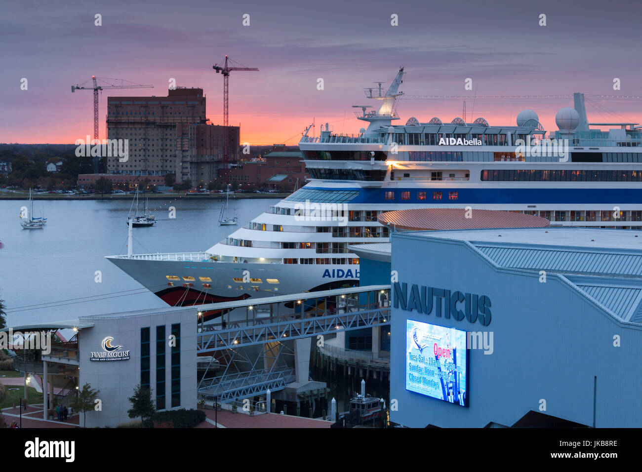 Virginia norfolk nauticus museum hi-res stock photography and images ...