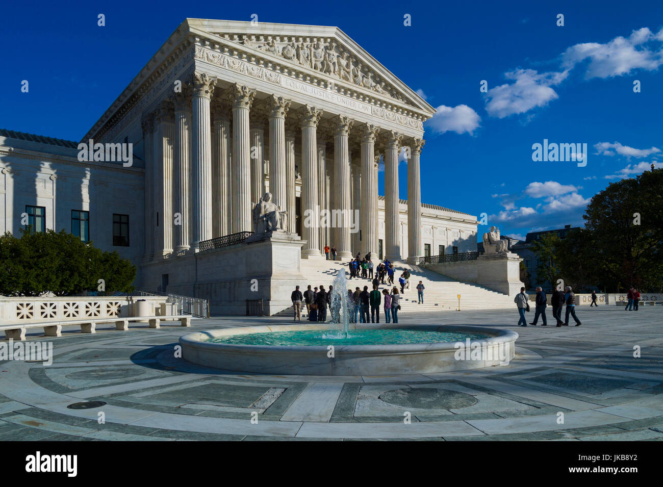 Supreme court exterior hi-res stock photography and images - Alamy