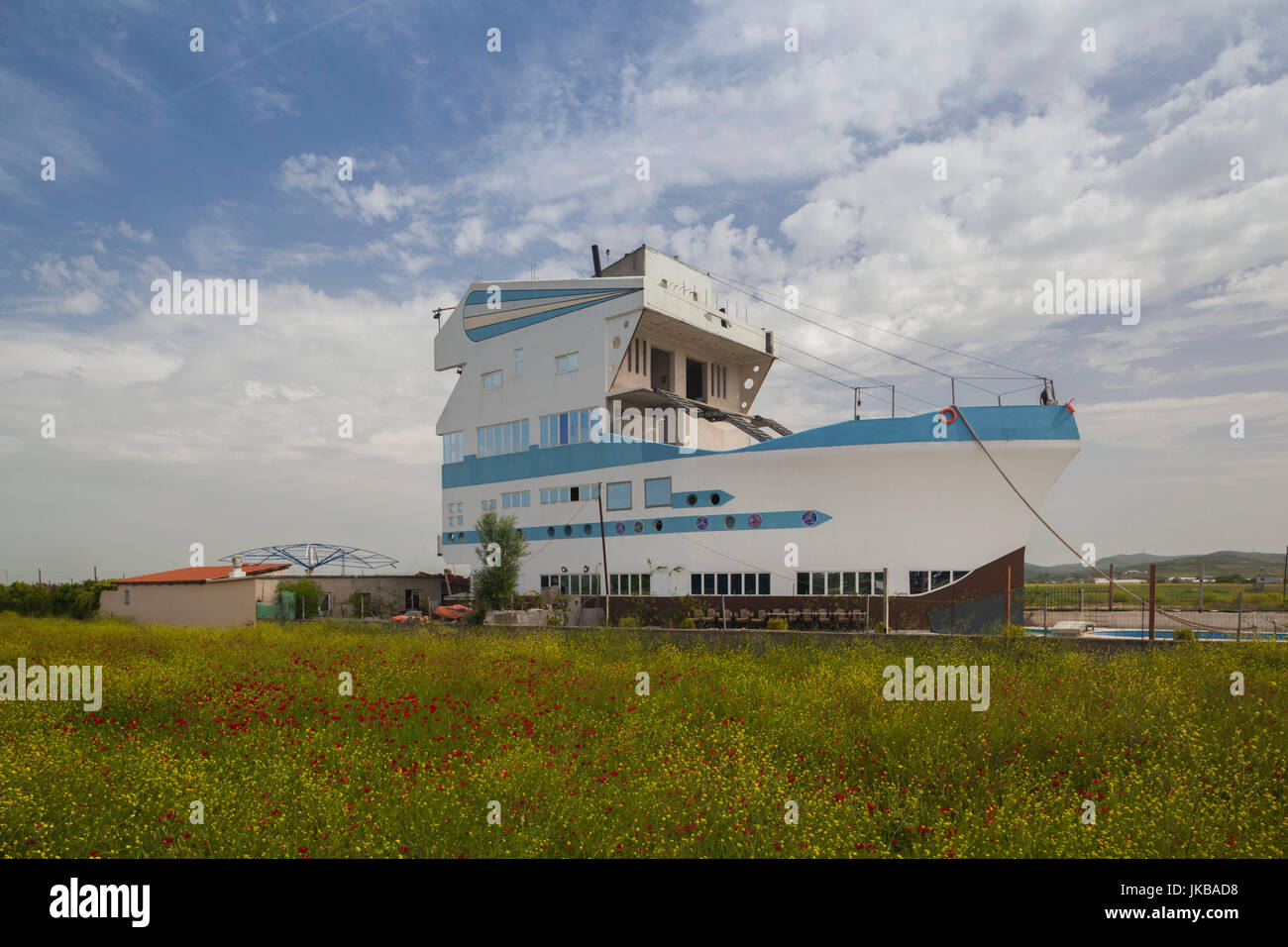 Ship shaped buildings hi-res stock photography and images - Alamy