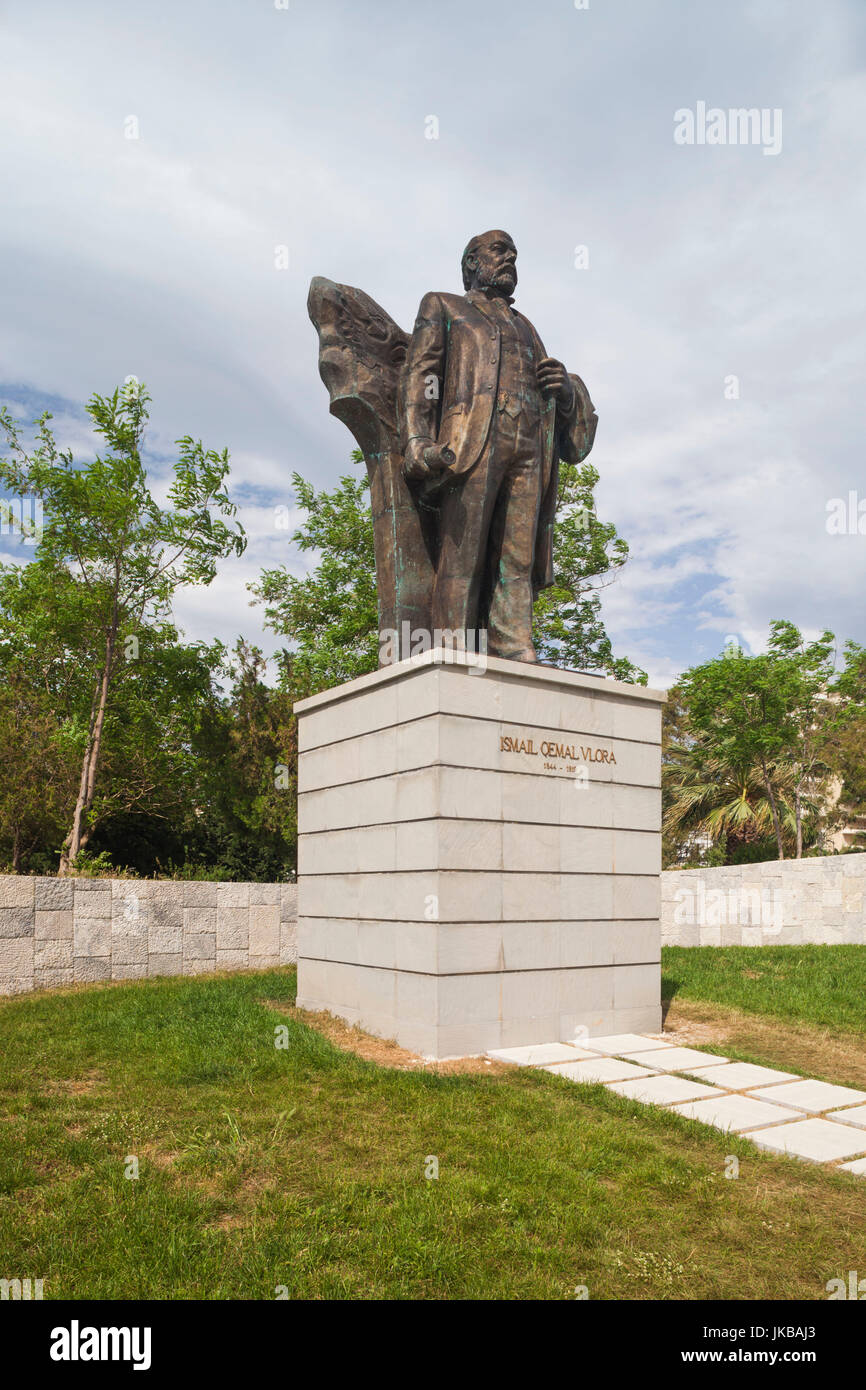Statue of ismail qemali vlora hi-res stock photography and images - Alamy