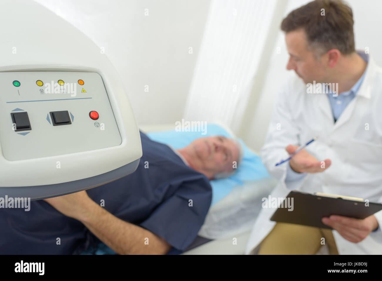 Ultrasonic diagnostic procedure patient hi-res stock photography and ...