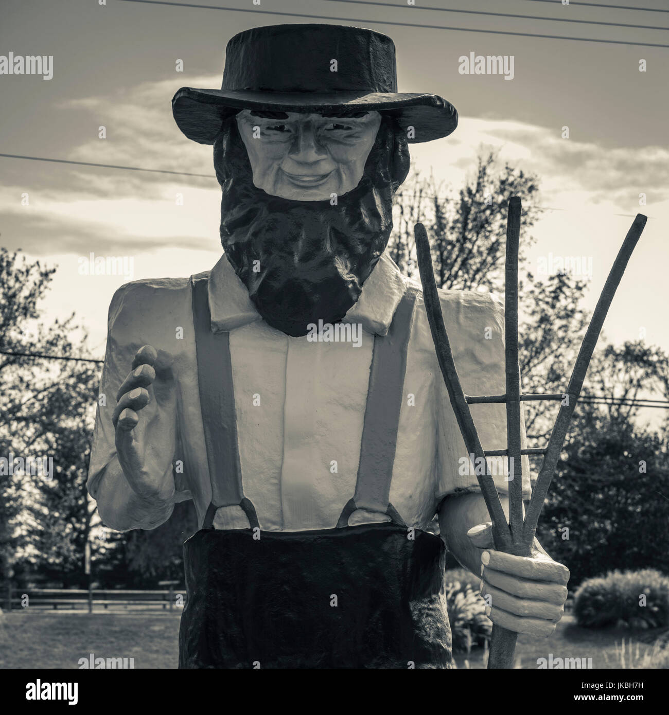 Barefoot amish giant sculpture hi-res stock photography and images - Alamy