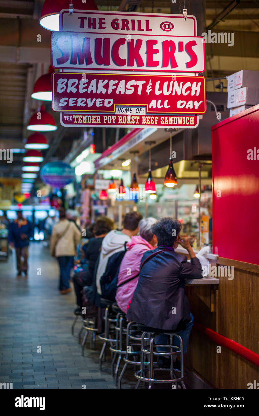 USA, Pennsylvania, Philadelphia, Reading Terminal Market, food market ...