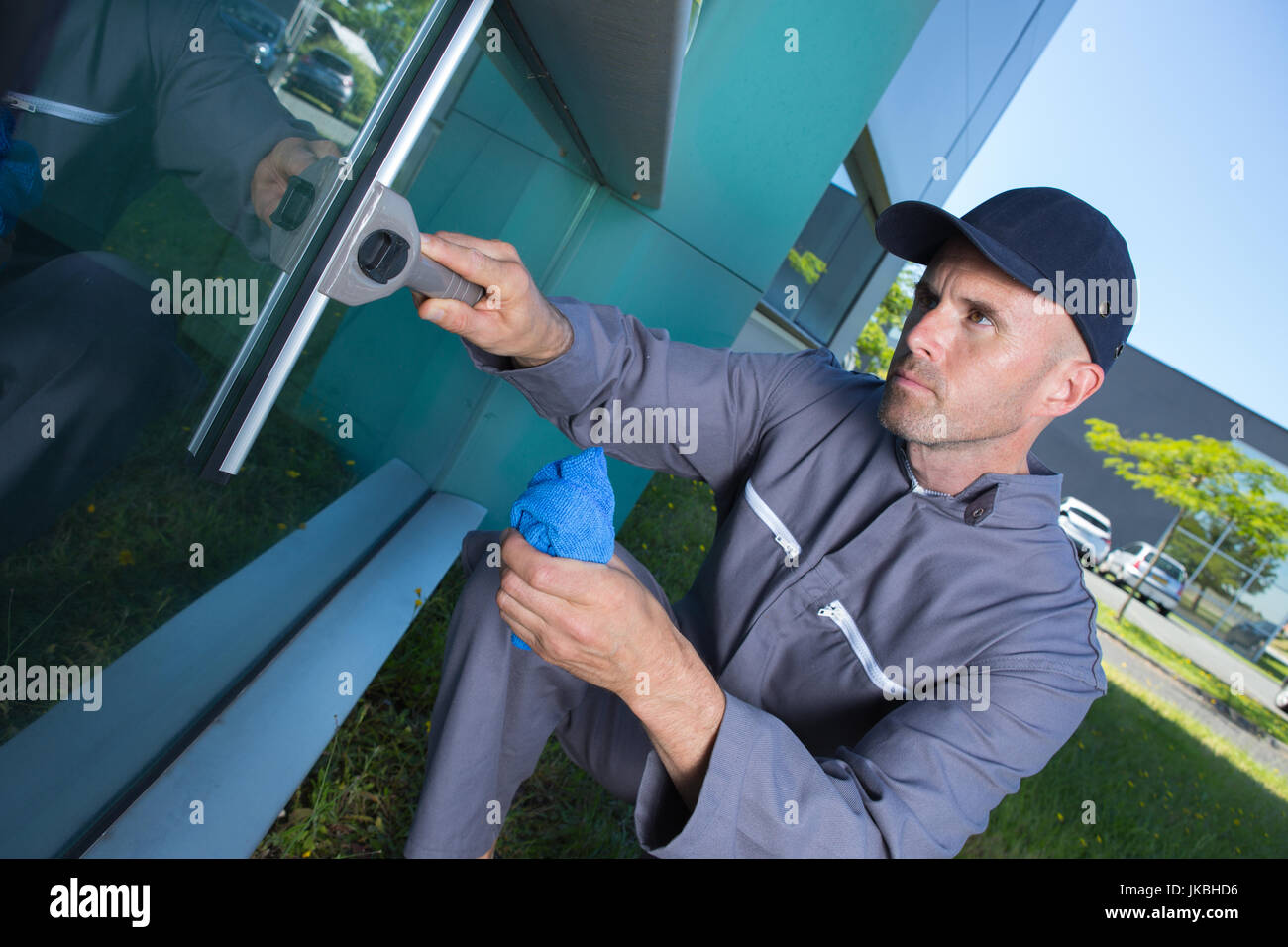 Worker cleaning windows service hi-res stock photography and images - Alamy