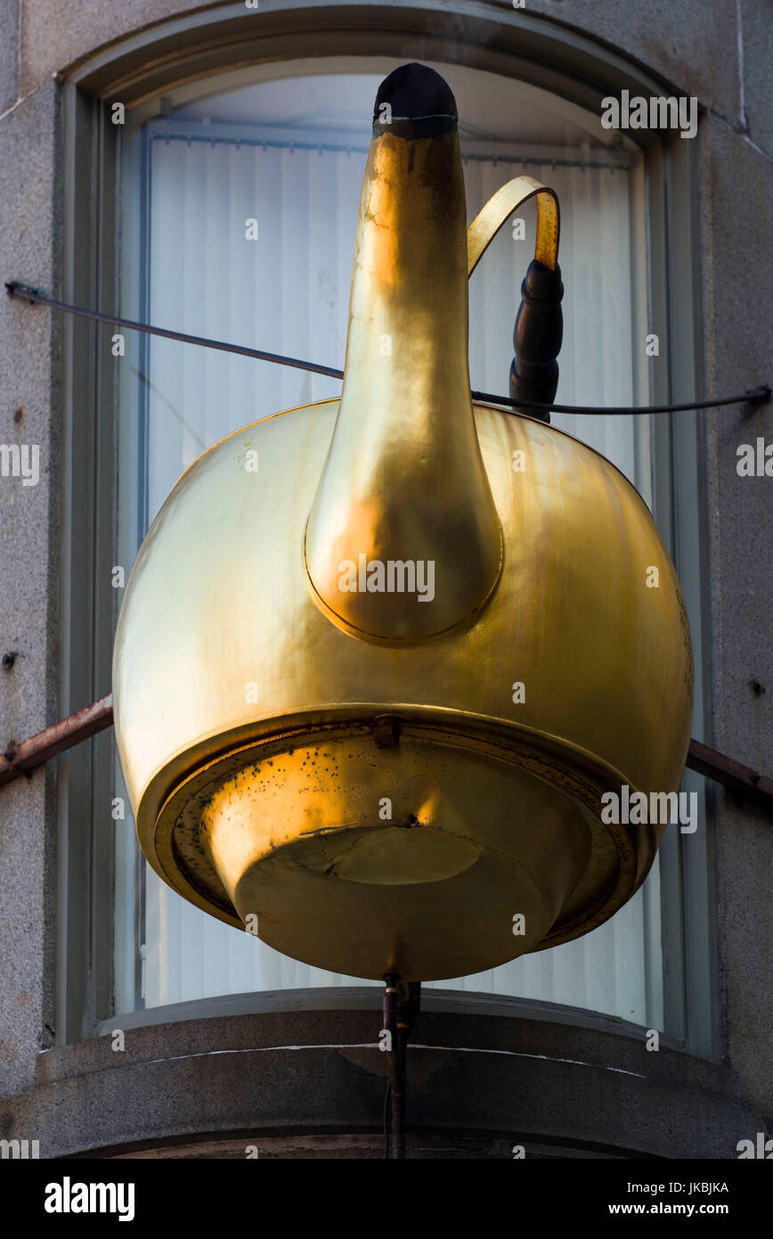 Usa boston massachusetts tea kettle hi-res stock photography and images ...