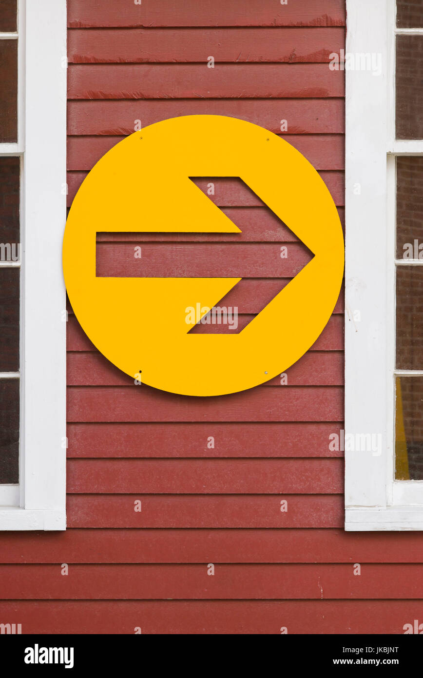 Arrow pointing right hi-res stock photography and images - Alamy