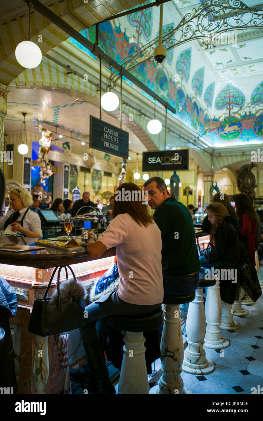 Harrods café hi-res stock photography and images - Alamy