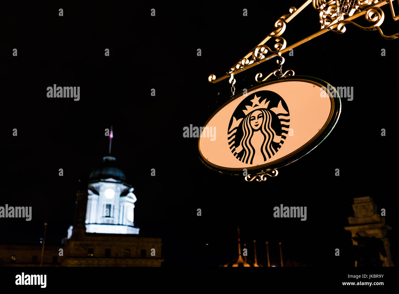 Illuminated starbucks coffee logo hi-res stock photography and images ...